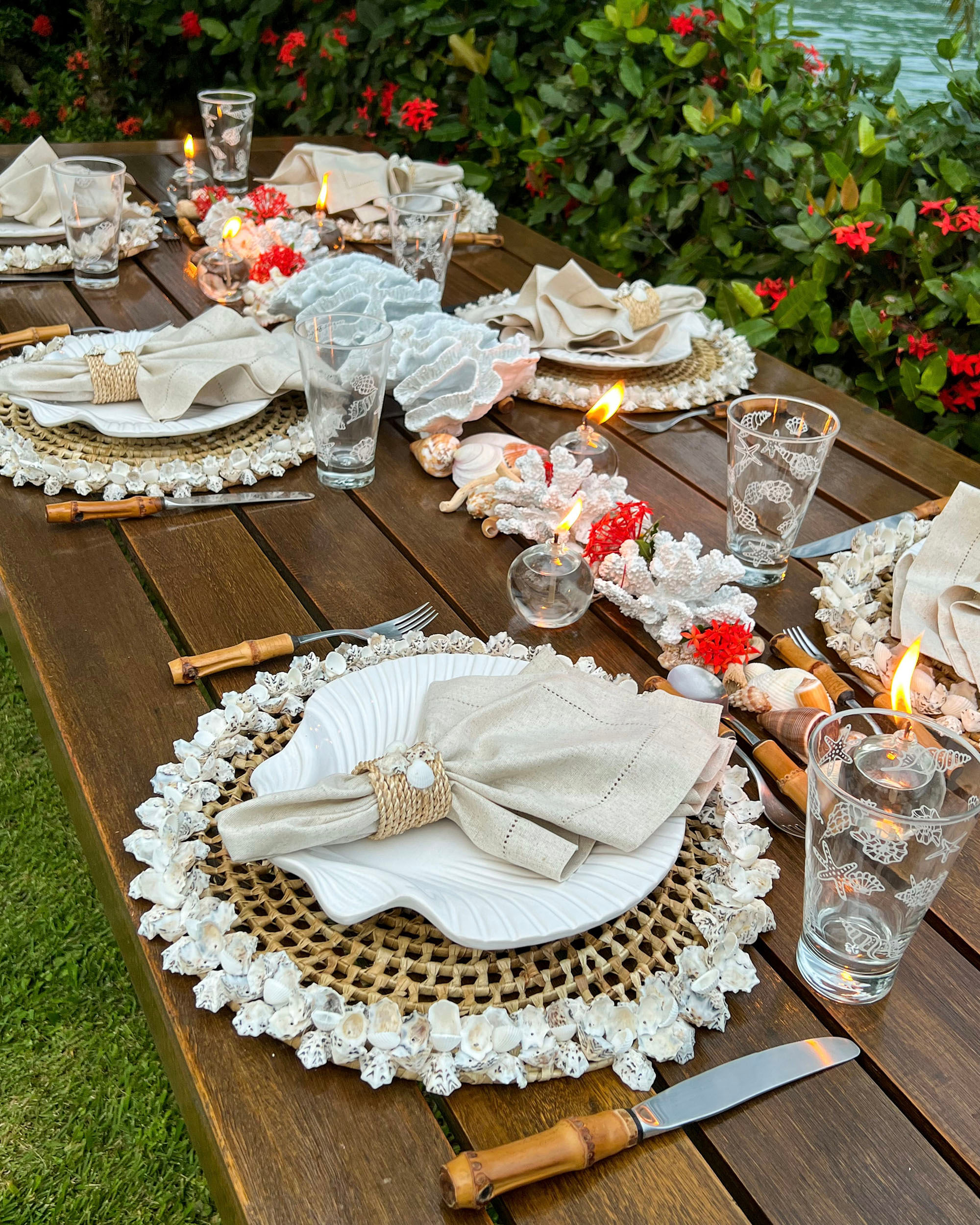 Sousplat rattan aplicação conchas